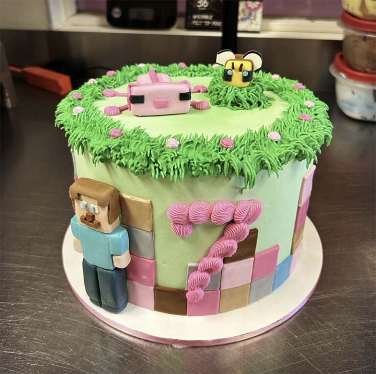 11 Minecraft cakes that kids will love - Mums At The Table